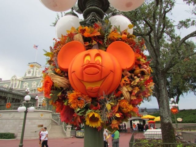 21 Ideas Disney Halloween Decorations For Kid's Spacial