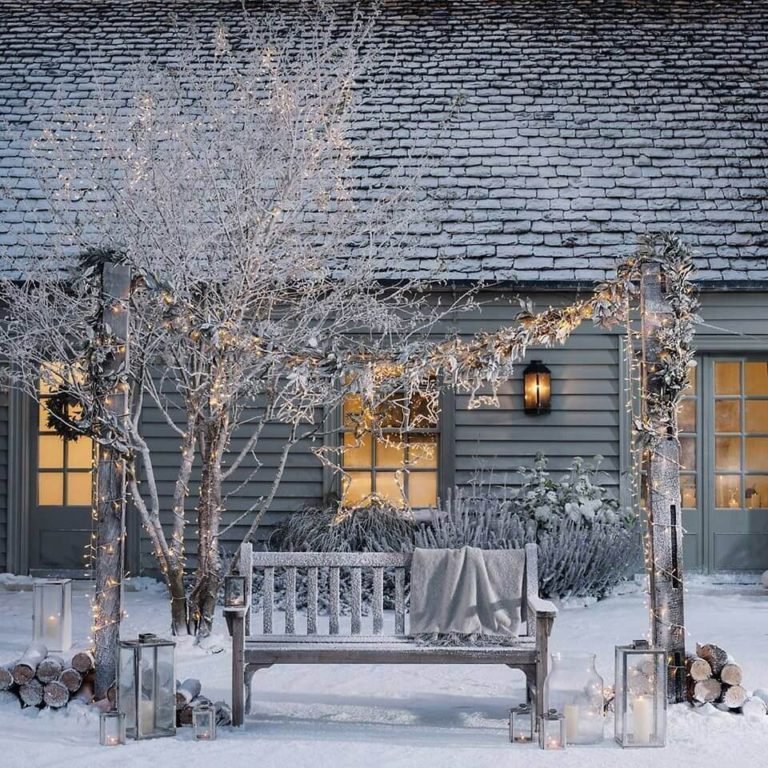 18 Elegant & Stylish Grey Christmas Decoration Ideas