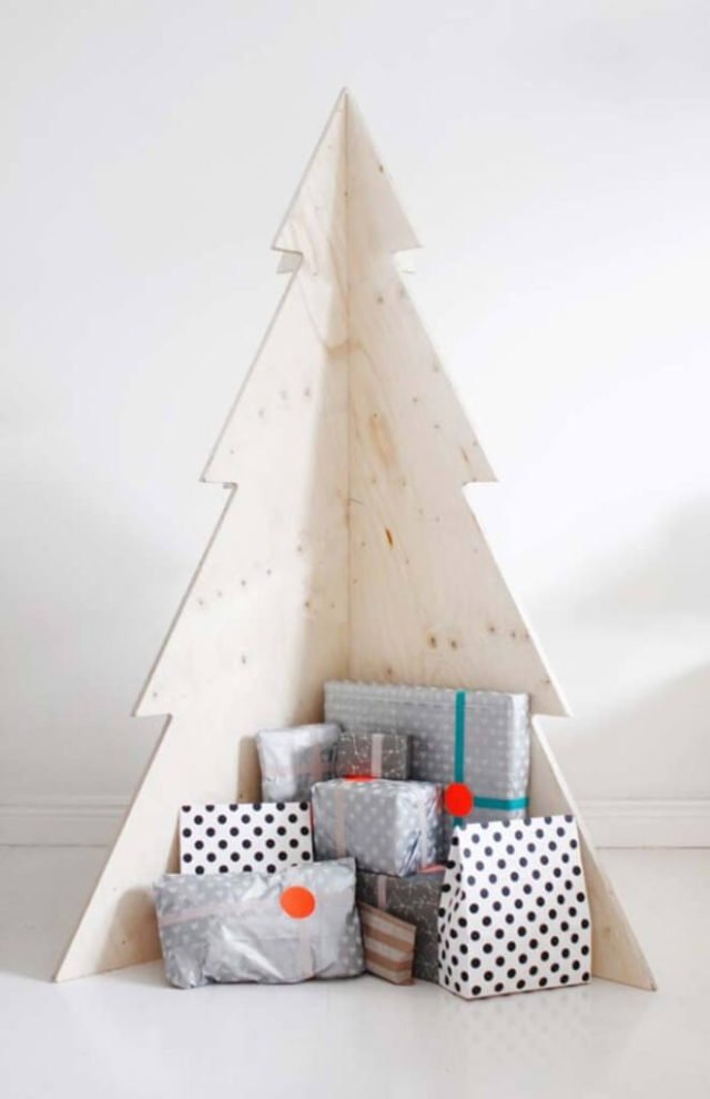 21 Marvelous Space Saving Christmas Tree Decor Ideas