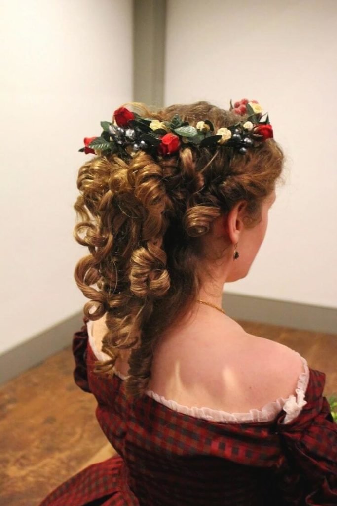 28 Stunning Christmas Hairstyles - Don't Miss Out The Holiday Fun!