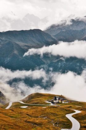 List of 25 Most Scenic Drives For Ultimate Driving Vacation